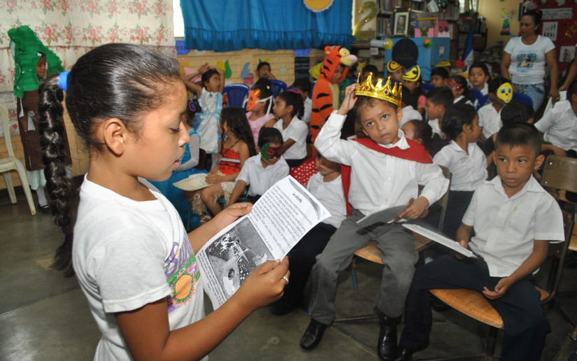 Mined impulsa la lectura en niños con dramatización escolar