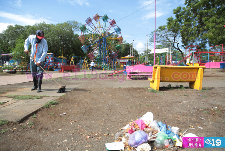 Parques de la capital lucen más limpios