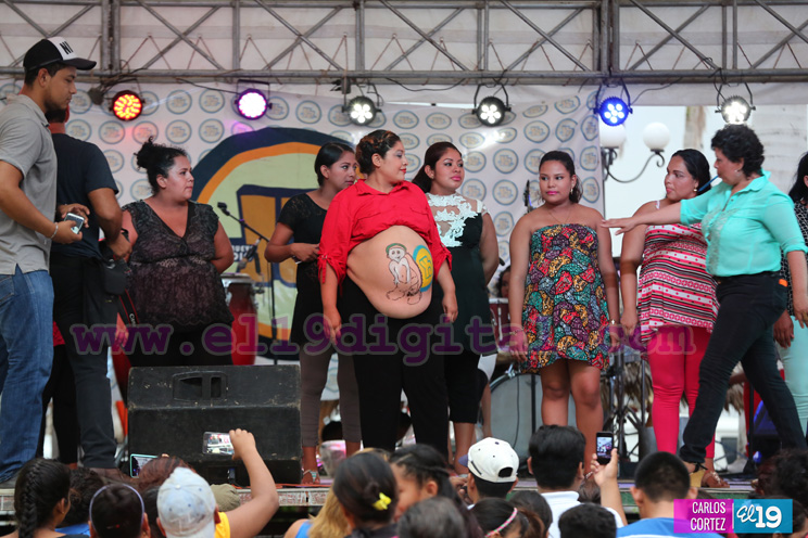 Mamá de 5, con una barriga de 56 centímetros, se llevó el premio a la ...