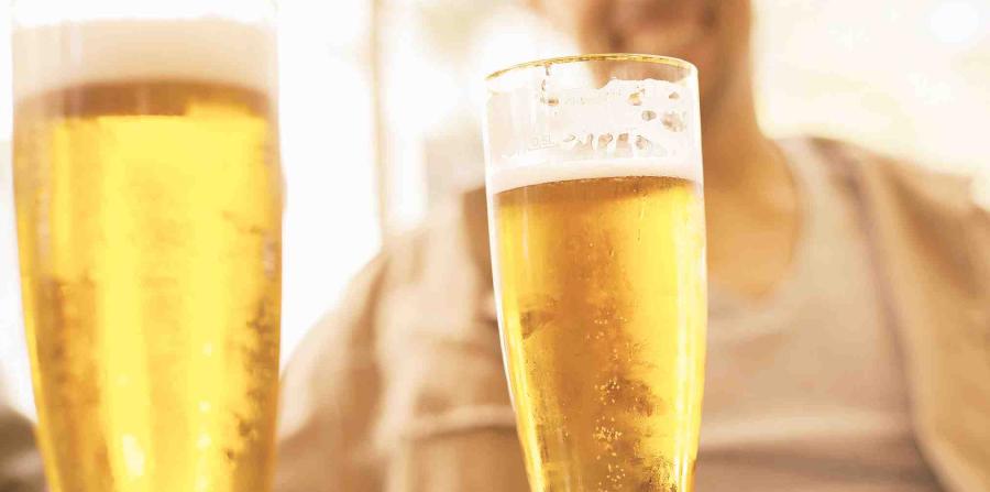 Tomar una cerveza al día le hace bien al corazón