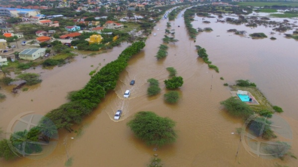Aruba se mantiene en alerta por inundaciones