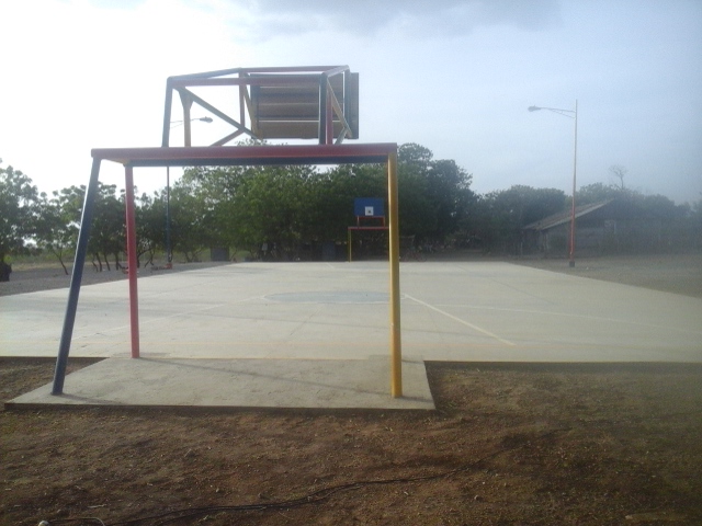 Estrenan cancha multiusos en San Francisco Libre