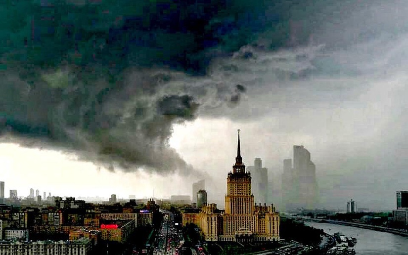 2 muertos y 22 heridos tras paso de tormenta en Moscú