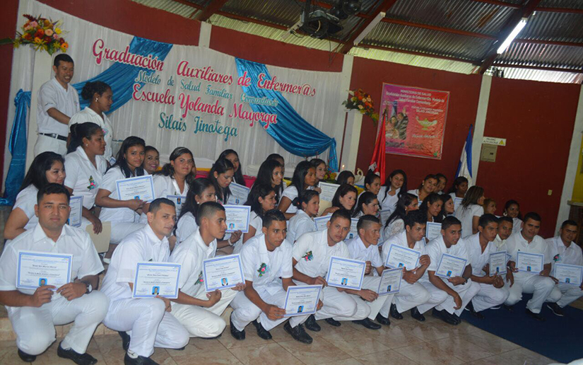 Gradúan a auxiliares de enfermería de la Escuela " Yolanda Mayorga" del ...