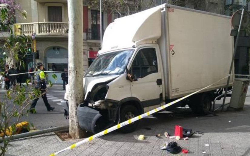 Un Camión Sin Frenos Atropella Accidentalmente A Seis Personas En El