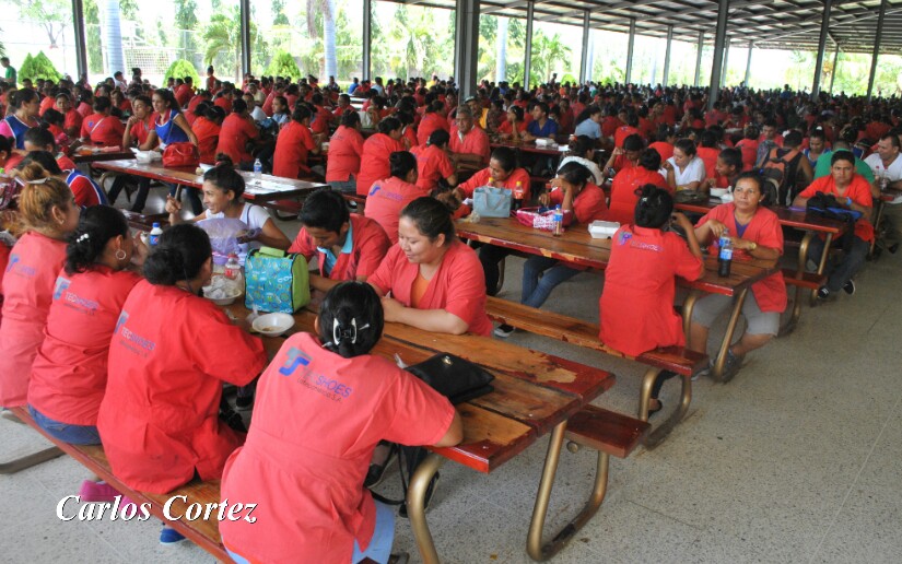Trabajadores de parque industrial Astro Cartón laboran con tranquilidad