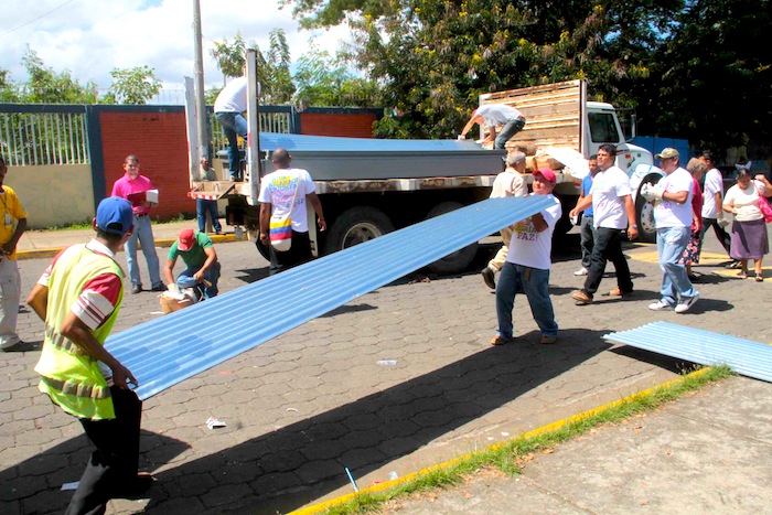 Más de 3 mil Plan Techo han llegado a las familias del distrito II