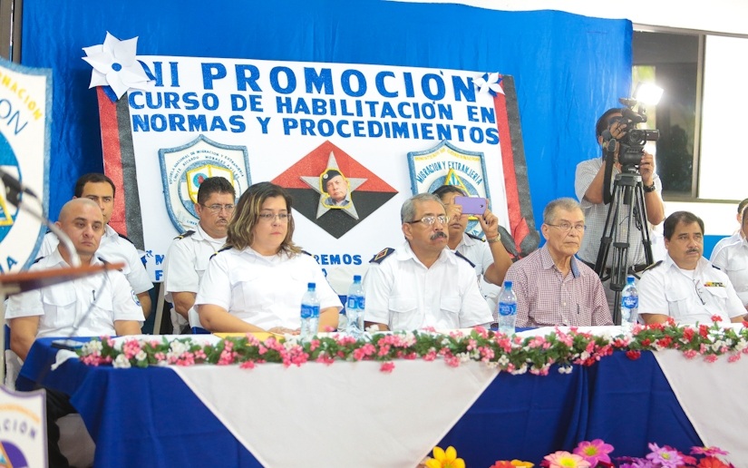 Nuevos oficiales de migración se gradúan para dar un mejor servicio