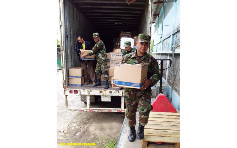 Descargue de insumos médicos en el hospital Luis Felipe Moncada