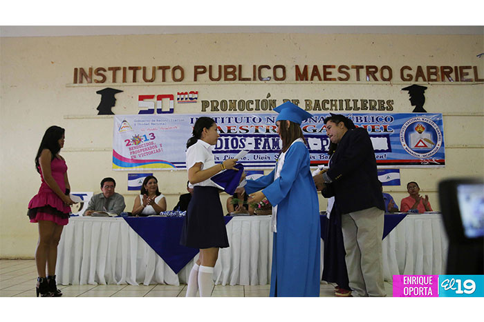 Estudiantes del Maestro Gabriel se bachilleran con alto rendimiento ...