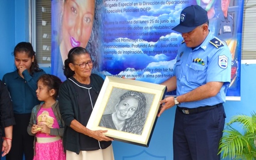 ¡Honor y gloria a Zaira Julissa López, heroína de la paz y el cariño!