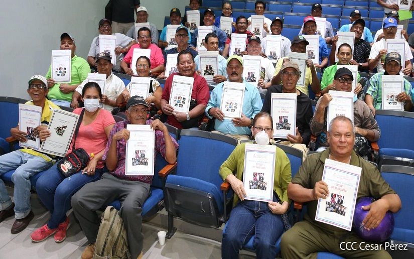 Entregan títulos de propiedad a retirados del Ejército de Nicaragua y ...