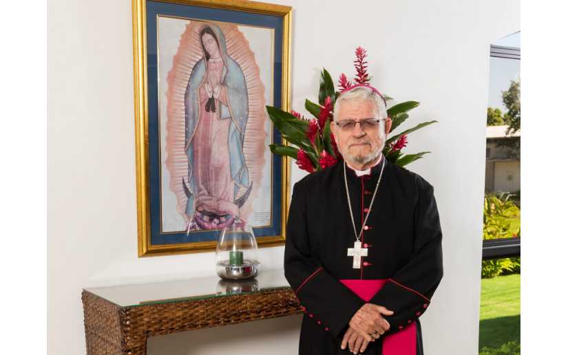 Saludan 50 años de vida sacerdotal de monseñor Pablo Smith, obispo de ...