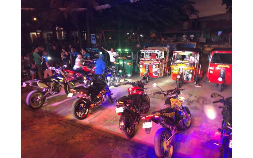 Espectacular exhibición de motos tuning en el centro turístico La Boquita