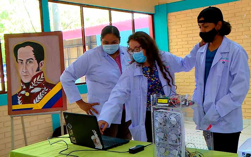 CONICYT promueve exposición científica en saludo al Día de la Ciencia