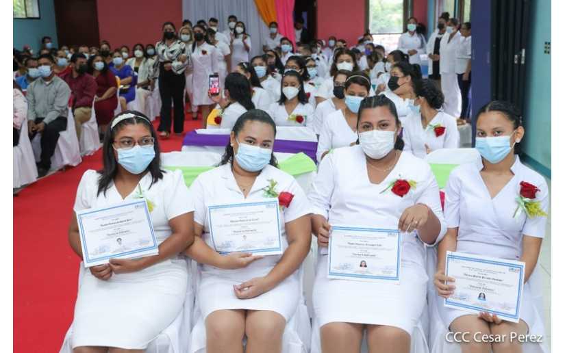 Celebran primera promoción de auxiliares de enfermería de la escuela ...