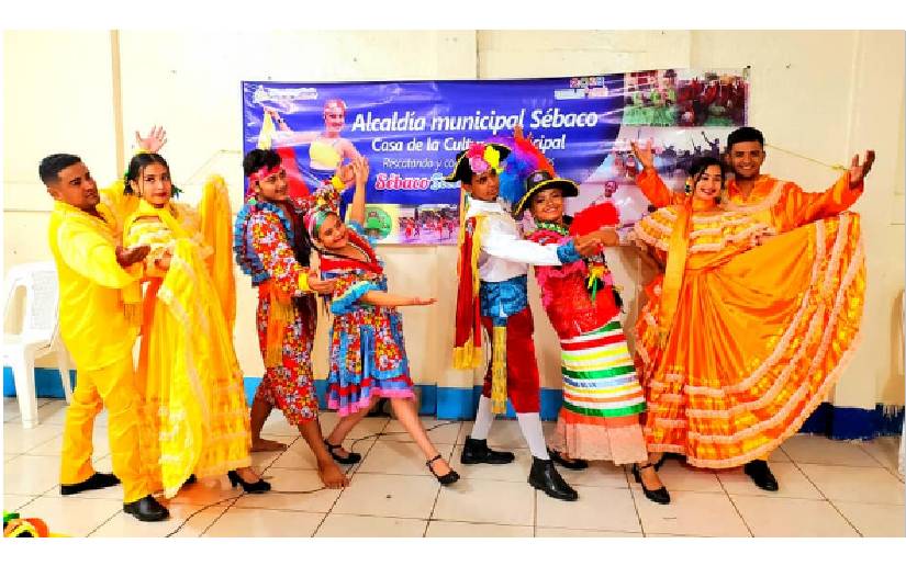 Entregan trajes folclóricos a Escuela de Danza de Sébaco