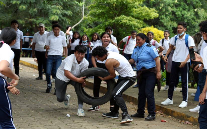 Jóvenes participan en competencias de juegos extremos