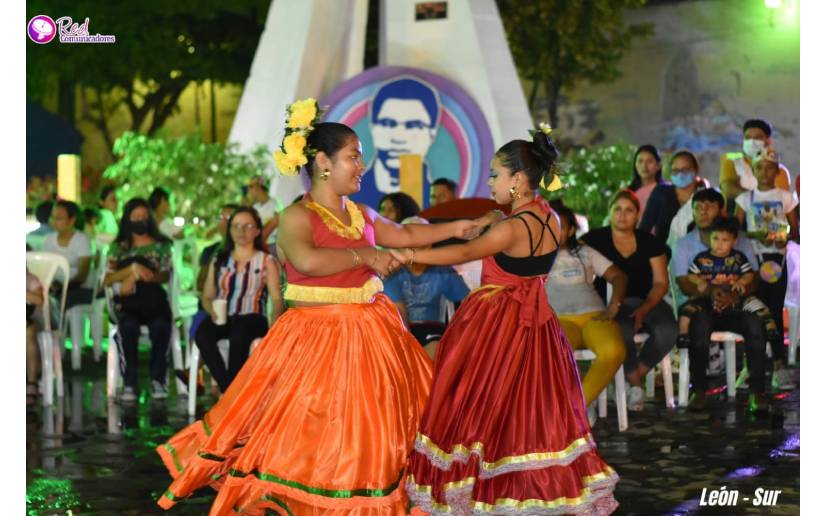 Festival de Tik Tok con pasarelas y bailes tradicionales