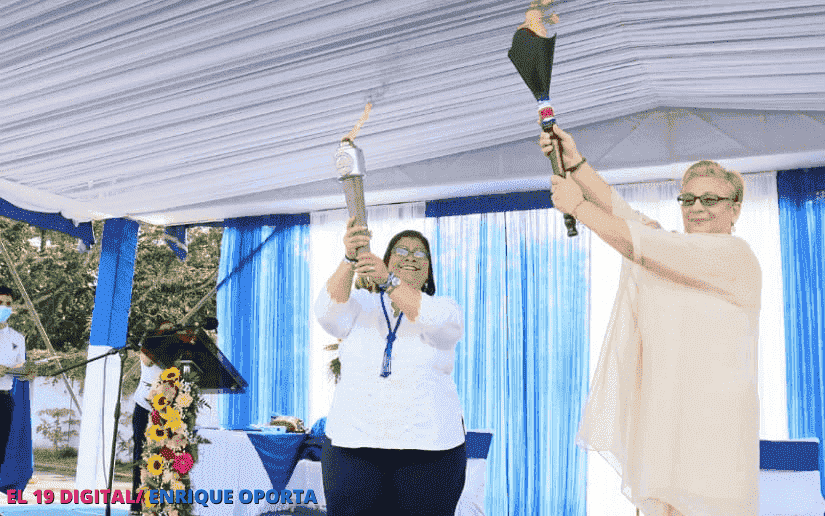 Nicaragua entrega Antorcha de la Libertad al hermano país de Costa Rica