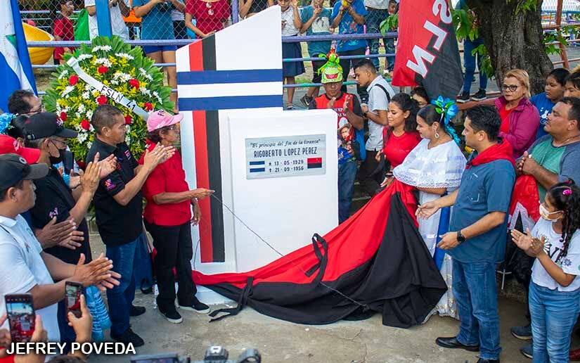 Develan monumento en honor al Héroe Nacional Rigoberto López Pérez