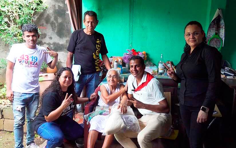 Entregan paquetes de alimentos en barrios del distrito II de Managua