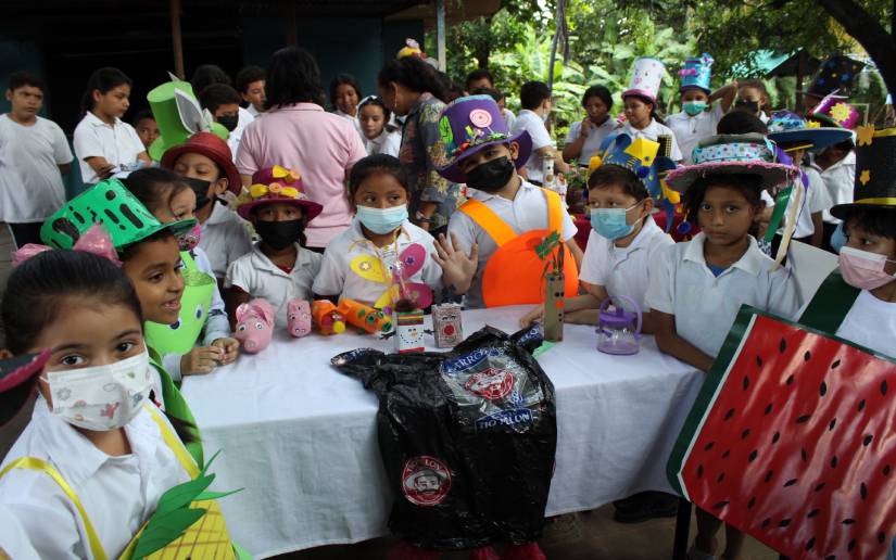 Niños y niñas del colegio República de Colombia celebraron el Día de la ...