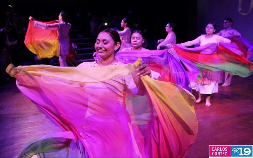 Alaben con pandero y danza: Novena graduación de la Academia Hallal