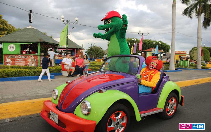 Familias disfrutaron del show del Payaso Pipo en el Puerto Salvador Allende
