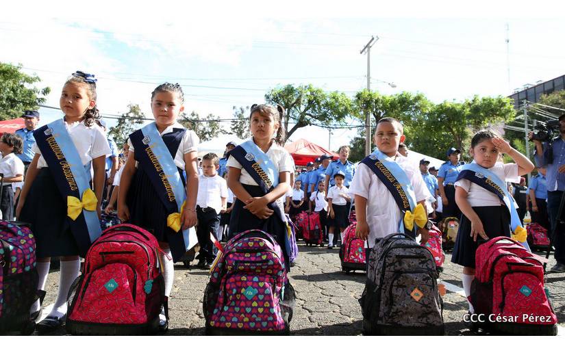 Hijas e hijos de los servidores de la Policía Nacional y MIGOB ...