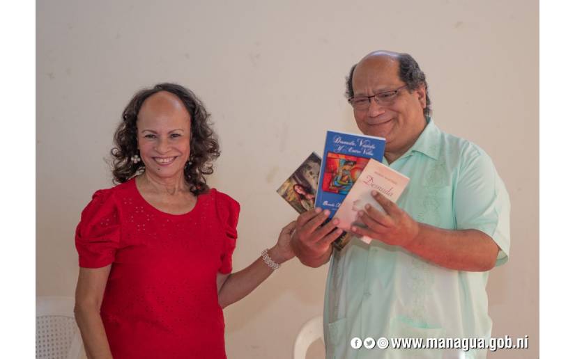 Presentan tres libros de la poetisa Brenda Martínez