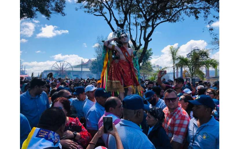 Celebran Tope de Santos con desfile de bailes en Carazo