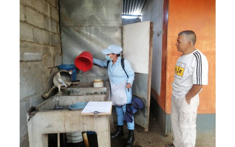 Avanza jornada de aplicación de abate en barrios del distrito VII