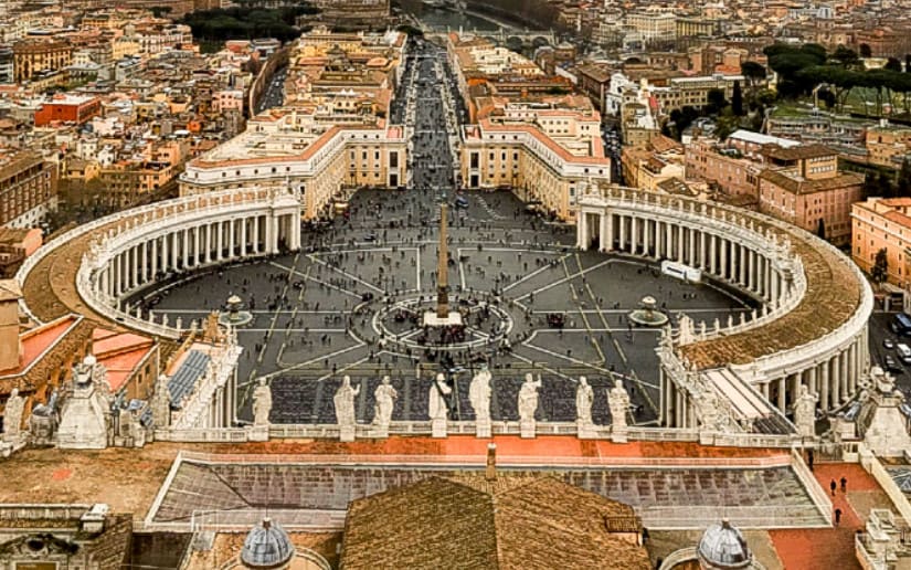 Detalles del Momento: Pecados Vaticanos