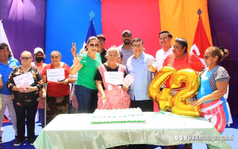 Comerciantes del mercado Iván Montenegro celebran el 42 aniversario de ...