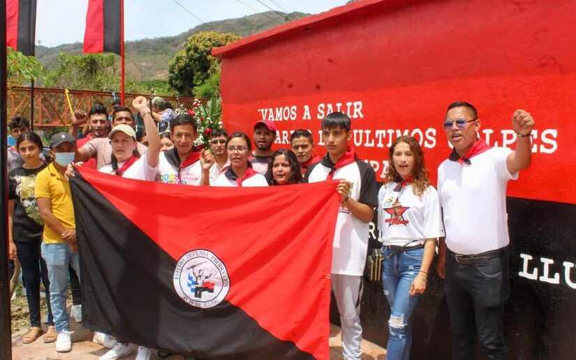 Flores y música testimonial para el Comandante Germán Pomares Ordóñez ...
