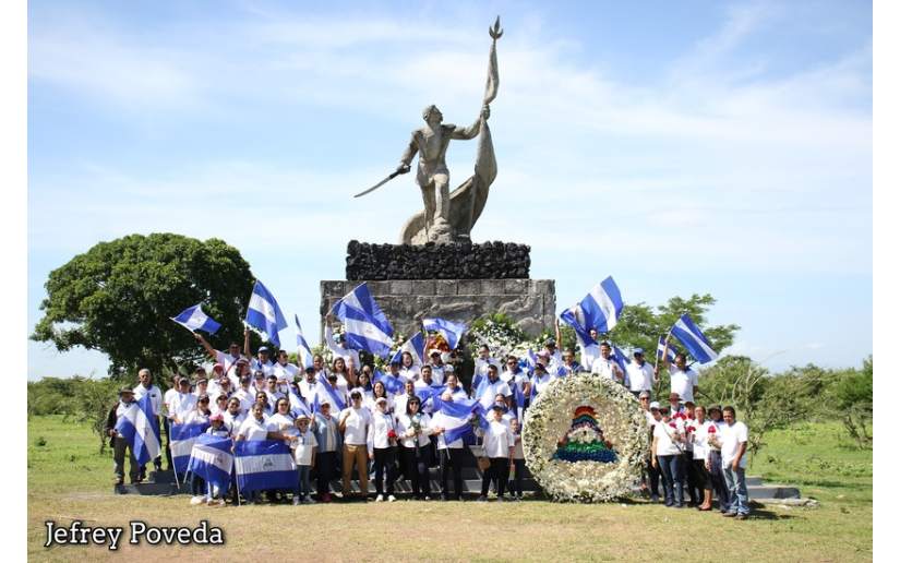 Servidores públicos rinden homenajes a Héroes de San Jacinto