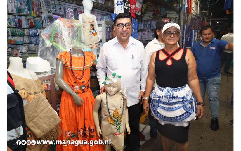 Mercado Iván Montenegro listo con las promociones de fin de año