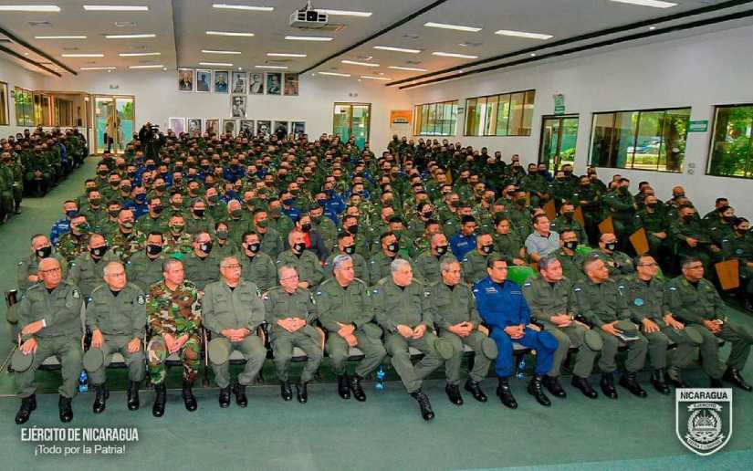 Comandante en Jefe del Ejército se reunió con jefes de direcciones ...