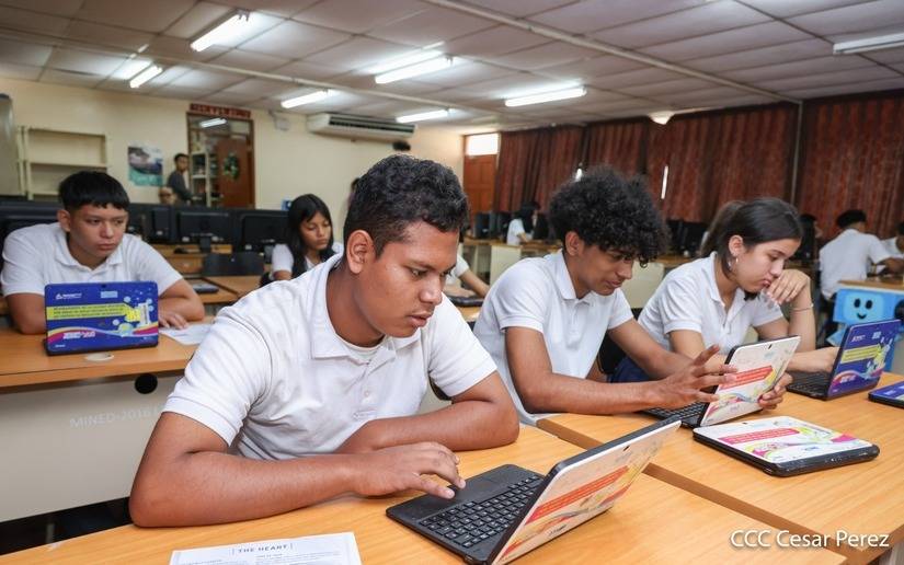Aulas Digitales Móviles en Nicaragua: ¡El futuro de la educación es ahora!