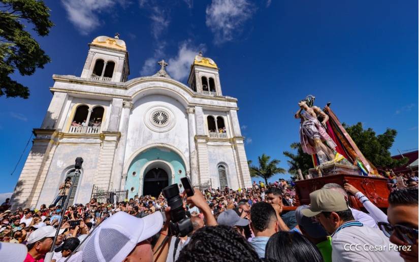 Celebran con devoción tradicional Tope de los Santos en Diriamba