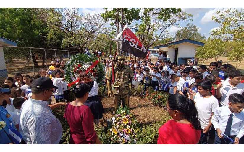 Estudiantes de Valles de Sandino rinden homenaje al Comandante Tomás Borge