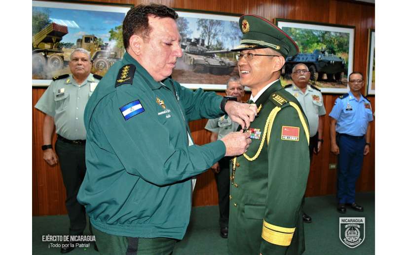 Condecoran con "Medalla Honor al Mérito Amistad y Cooperación" al ...
