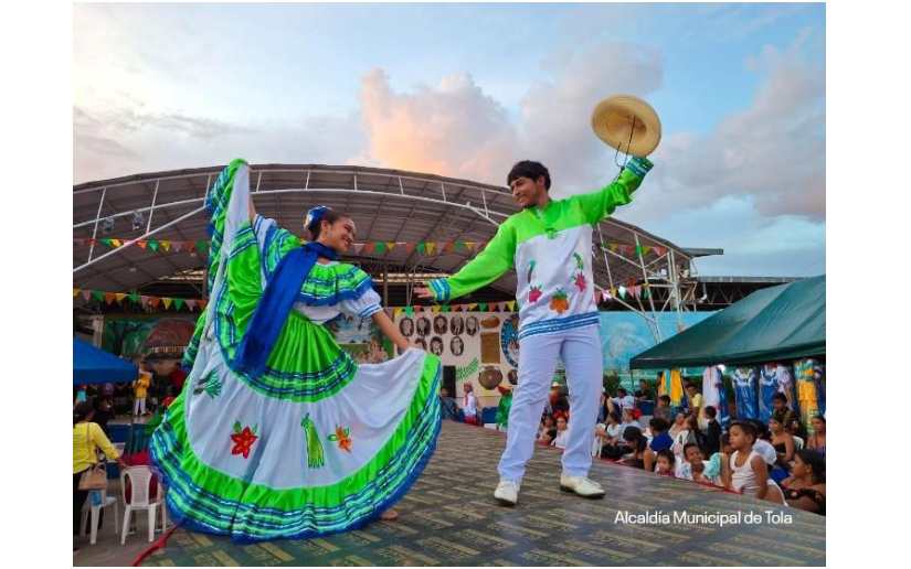 Celebramos el Festival Departamental de Trajes Originales de Nuestro ...