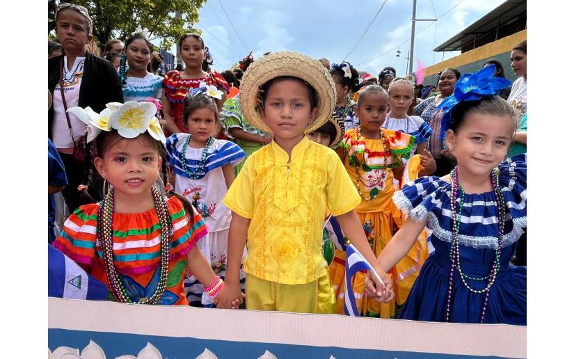 Colegios públicos del distrito II de Managua desfilan en saludo a las ...