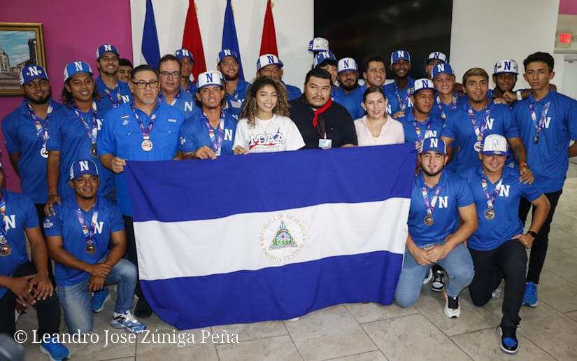 Reciben a Selección Nacional de Béisbol U23 ganadora de medalla de bronce en Copa Mundial