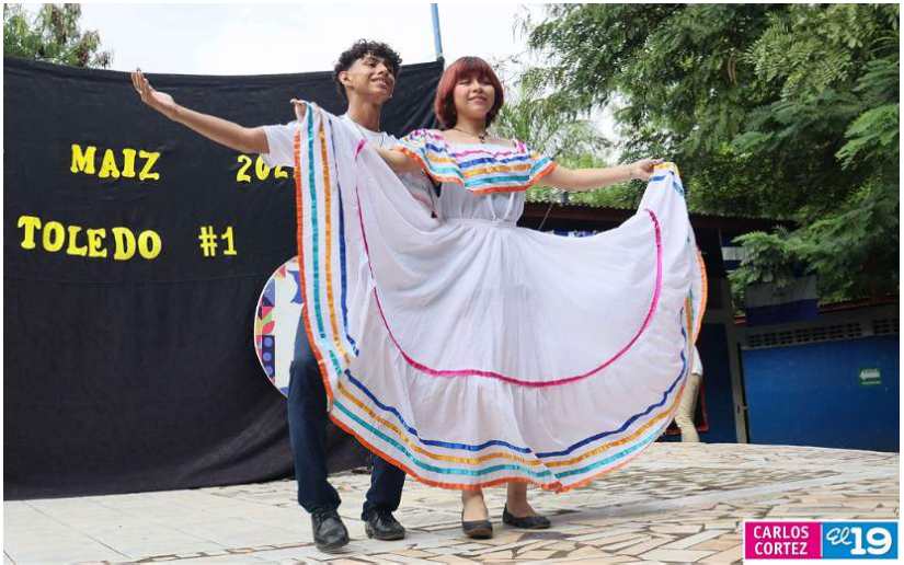 Estudiantes del colegio Josefa Toledo de Aguerri Número 1 celebran ...