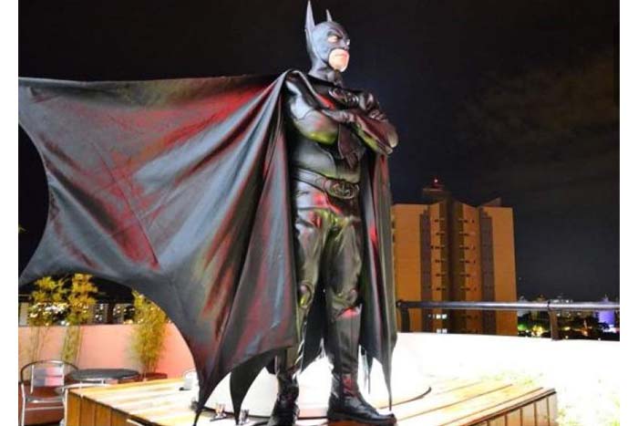 'Batman' brasileño detiene a ladrón que le robó su celular