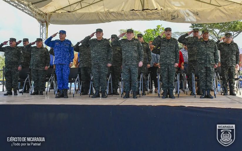 Acto de entrega de fuerzas y técnica militar en el Cuarto Comando ...