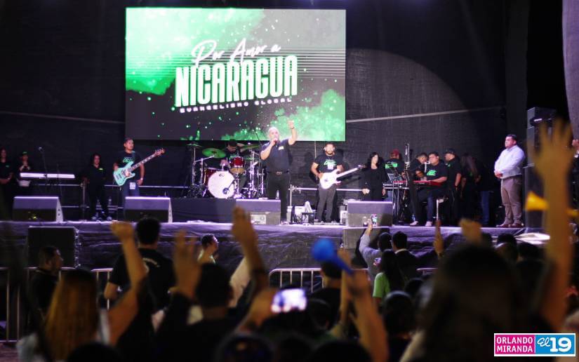 ¡Por Amor a Nicaragua! Una noche de alabanza con el evangelista Bryan Caro